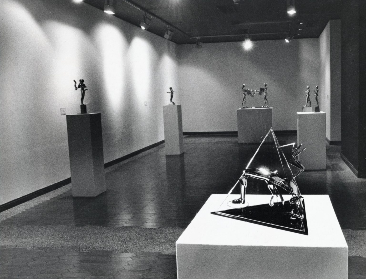 Ernest Trova 1989 - Galería Freites